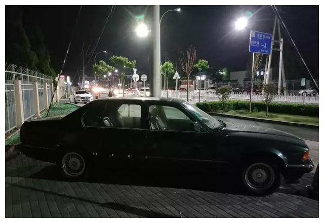 你好，请问你是宝马E32吗？