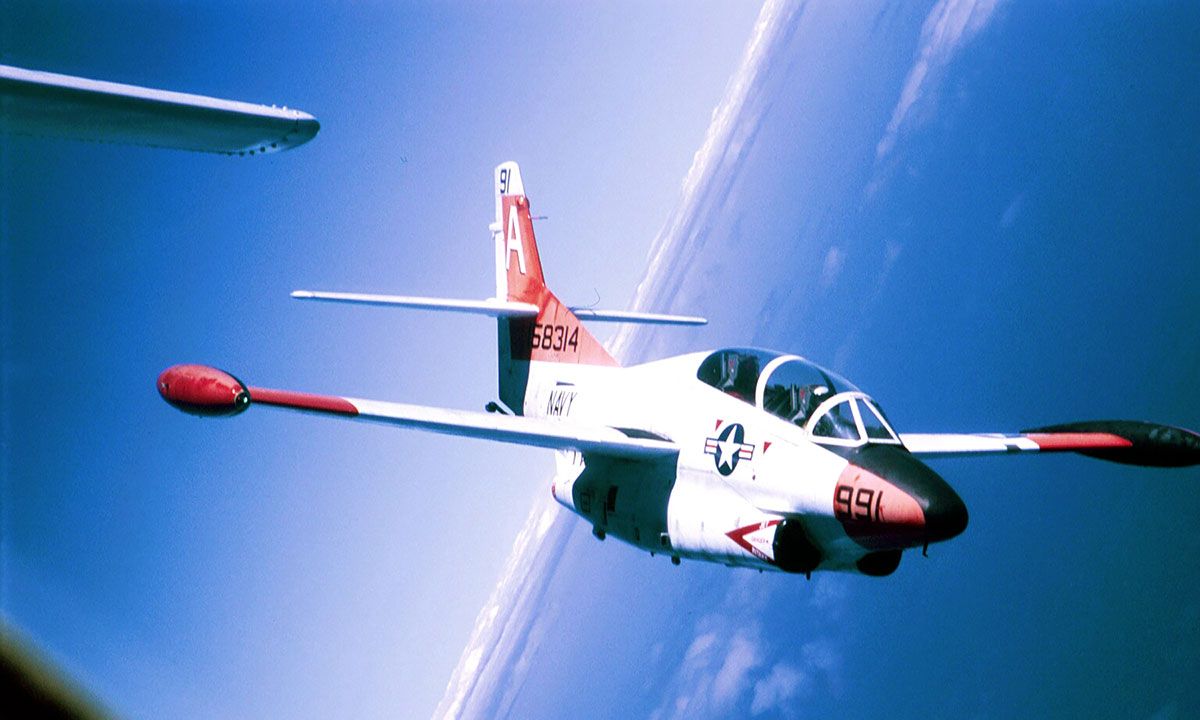 美海军T-2C七叶树喷气教练机性能图解