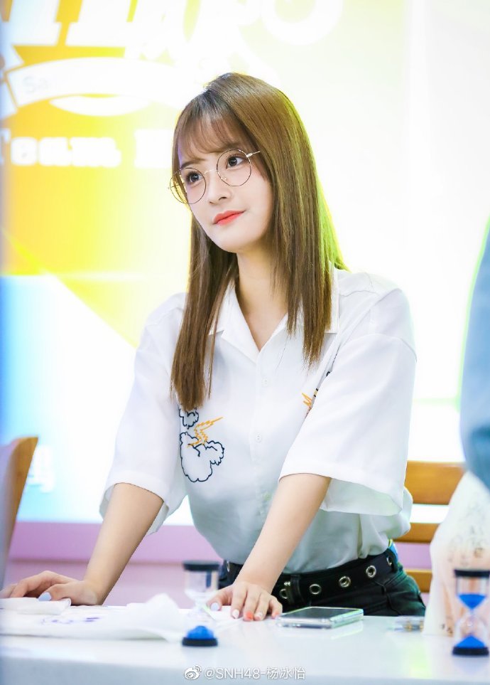 偶像美少女SNH48-杨冰怡迷人写真美照欣赏