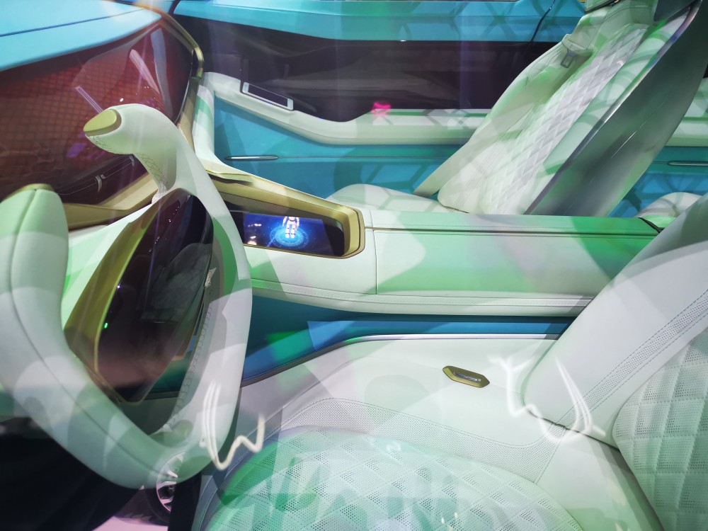 WEY X来了！ 对开门设计 续航超500公里 4.6秒破百！