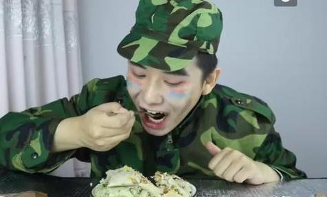 试吃据说中国“最好吃”的军粮，13式单兵作战口粮|军粮|单兵|口粮_新浪新闻