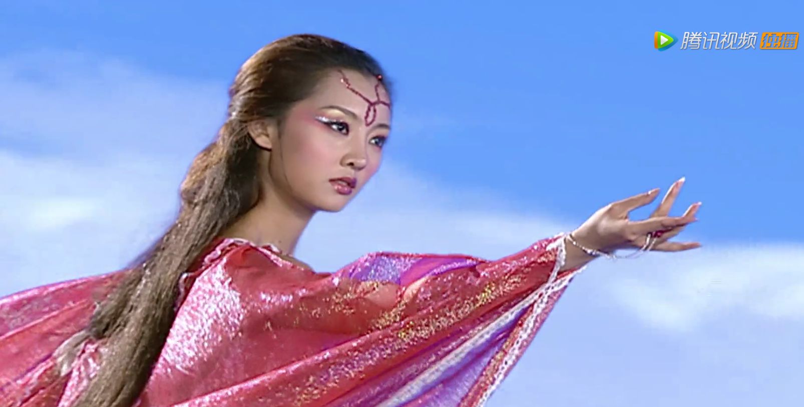 欢天喜地七仙女飞翔的唯美画面：刘洋气质好，杨蕊飞过瑶池超惊艳|欢天喜地七仙女|杨蕊|瑶池_新浪新闻