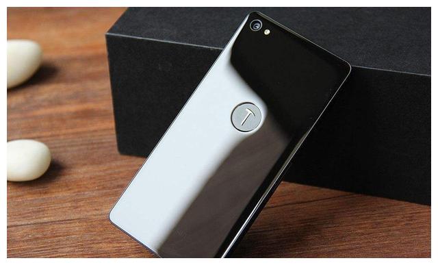 魅族Zero斩获iF设计金奖：当年被说成是瞎搞，黄章真错了吗？__财经头条