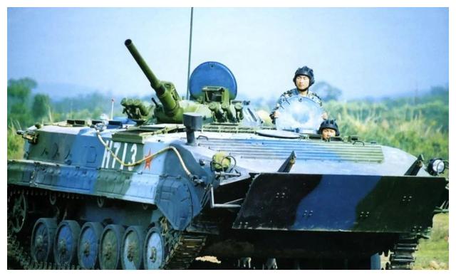 中国的“初代步战”，老骥伏枥的86式步兵战车有哪些特点？|步战车|步兵战车|炮塔_新浪新闻