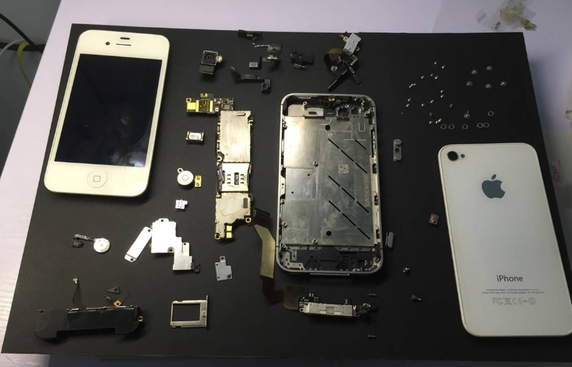 这届沙雕网友脑洞太大，iPhone 4S做成标本，乔布斯看了想打人！__财经头条