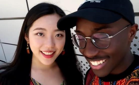 中国女孩嫁给黑人拳手，说他有使不完的劲，为他生两个孩子后被抛|拳手|女孩|黑人_新浪新闻