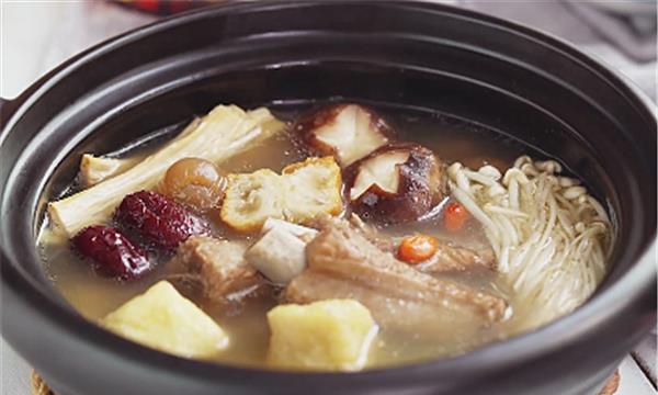 暖心的肉骨茶，配上冷油条，好吃又营养的一餐|肉骨茶|白胡椒|油条_新浪新闻