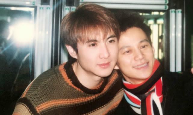 黄磊年轻时有多帅？看到那时他的照片后，颜值不输张国荣|张国荣|黄磊|沈腾_新浪新闻