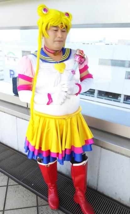 月野兔恶搞版COS：美少女战士？别拦我，我要代表月亮消灭你们！