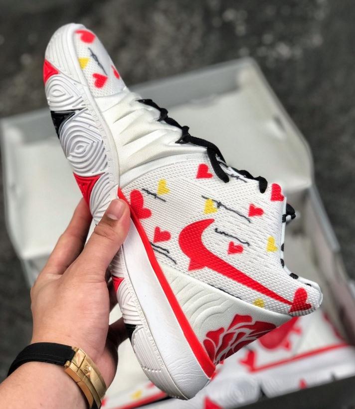 kyrie5代再曝纪念款“玫瑰刺绣”，欧文5联名鉴赏颜值惊艳无比！