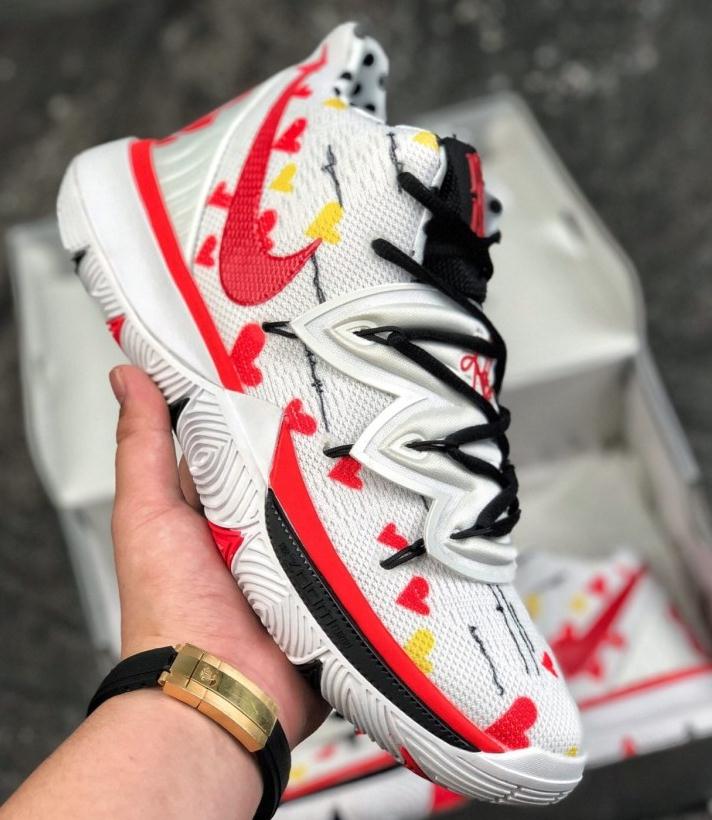 kyrie5代再曝纪念款“玫瑰刺绣”，欧文5联名鉴赏颜值惊艳无比！