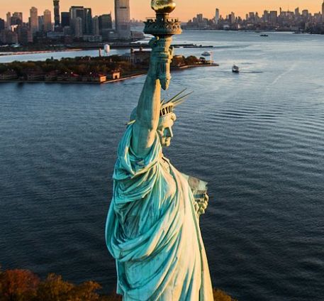 自由女神像，自由的化身，和平的象征