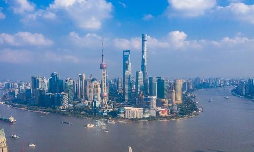 航拍上海陆家嘴，摩天大楼直冲云霄，中国最美城市天际线名不虚传|陆家嘴|天际线|摩天大楼_新浪新闻