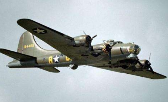 二战时，大型轰炸机在6000多米高空中如何瞄准？|轰炸机|瞄准具|投弹_新浪新闻