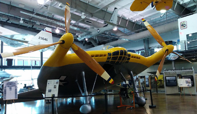 造型诡异的飞行薄饼：F5U战斗机|战斗机|飞行|圆盘_新浪新闻