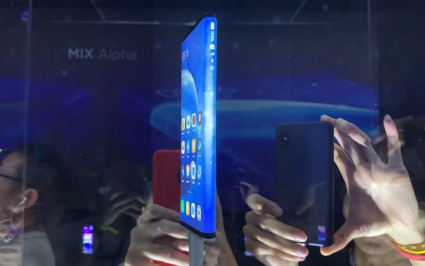 全是屏幕！小米MIX Alpha环绕屏真机体验：1亿像素+5G网络__财经头条