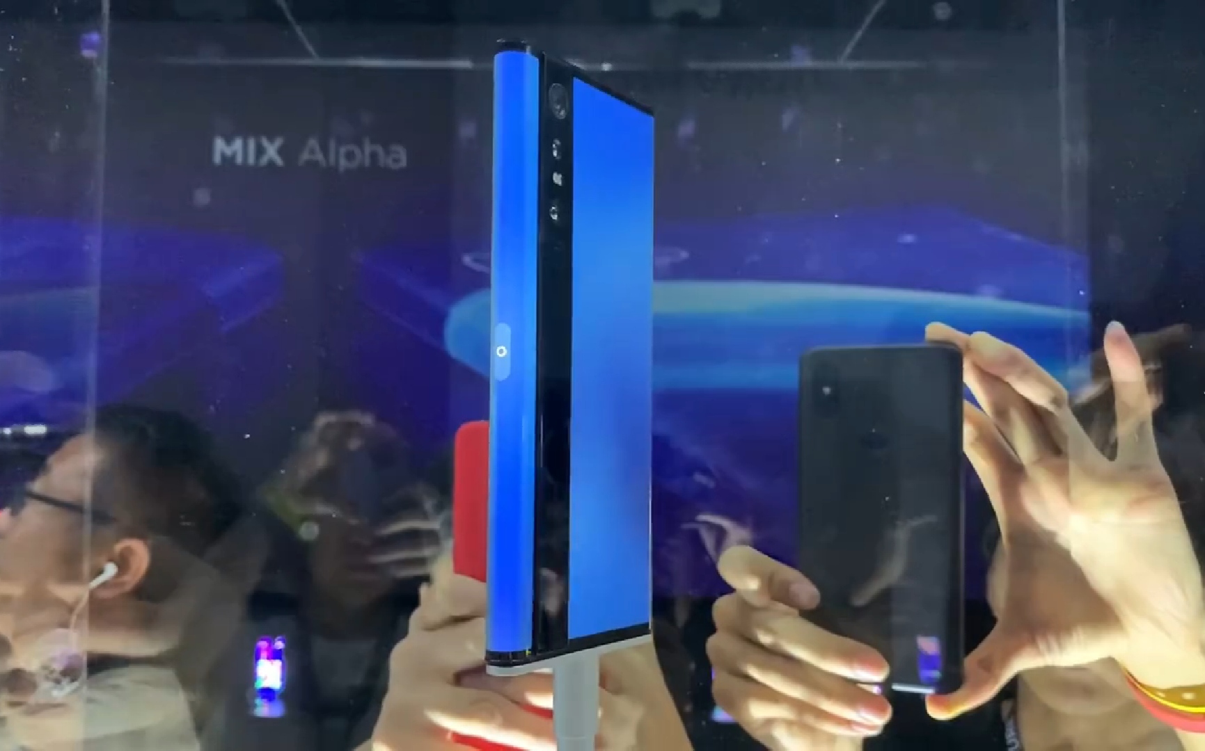 全是屏幕！小米MIX Alpha环绕屏真机体验：1亿像素+5G网络__财经头条