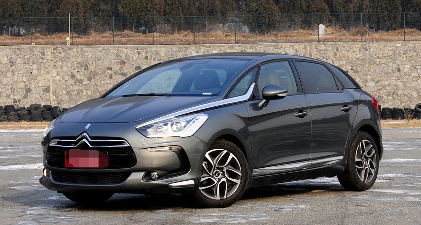 鉴赏一下DS-DS5汽车，外观犀利抢眼，这款车毫无违和感