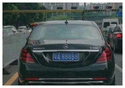 他是粤A88888车牌的主人，座驾20年不换，捐款却超过10亿-新浪汽车