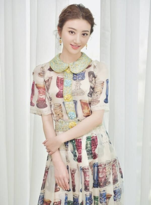 6位当红女星的身高，关晓彤173cm是最高的，景甜和杨紫都是167cm