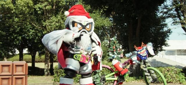 假面骑士圣诞节又要搞事，两年前车车牺牲，今年阵亡的是条腰带