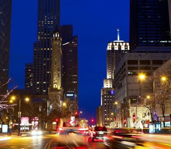 穿梭芝加哥最繁华区域的中心地带，感受“壮丽一公里”的独特魅力