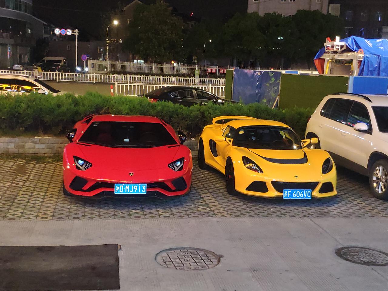 夜幕中实拍南通首部上牌的莲花LOTUS NYO！-新浪汽车