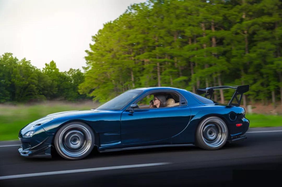 软妹摄影师镜头下的RX-7 FD