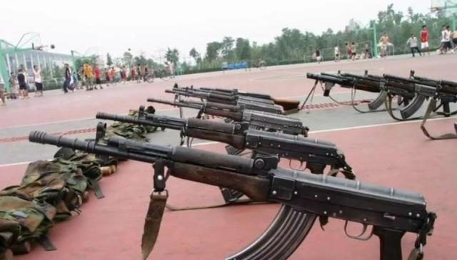 81式突击步枪被“魔改”，老兵心中的骄傲，仍然发挥余热|突击步枪|自动步枪|枪械_新浪新闻