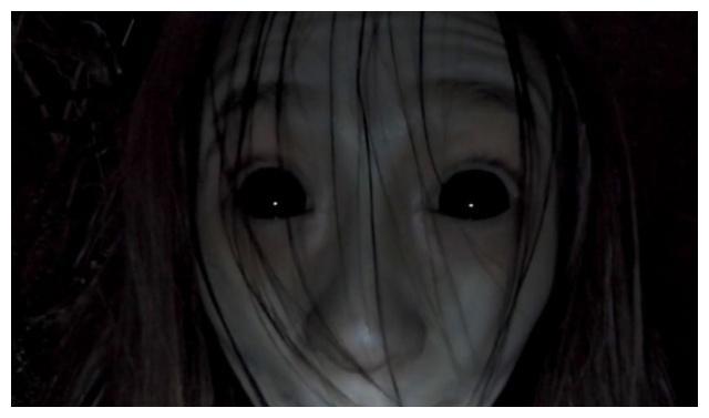 韩国作死男女昆池岩直播探险，被神秘力量操控全部领便当