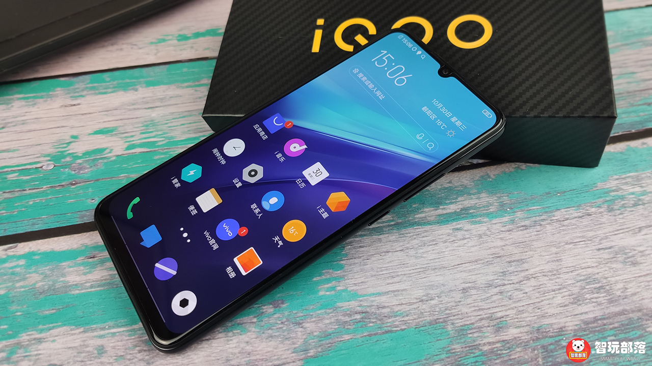 iQOO Neo855版开箱体验图赏：碳纤黑玻璃，表面浮现着凯夫拉纹理|碳纤|凯夫拉|纹理_新浪新闻