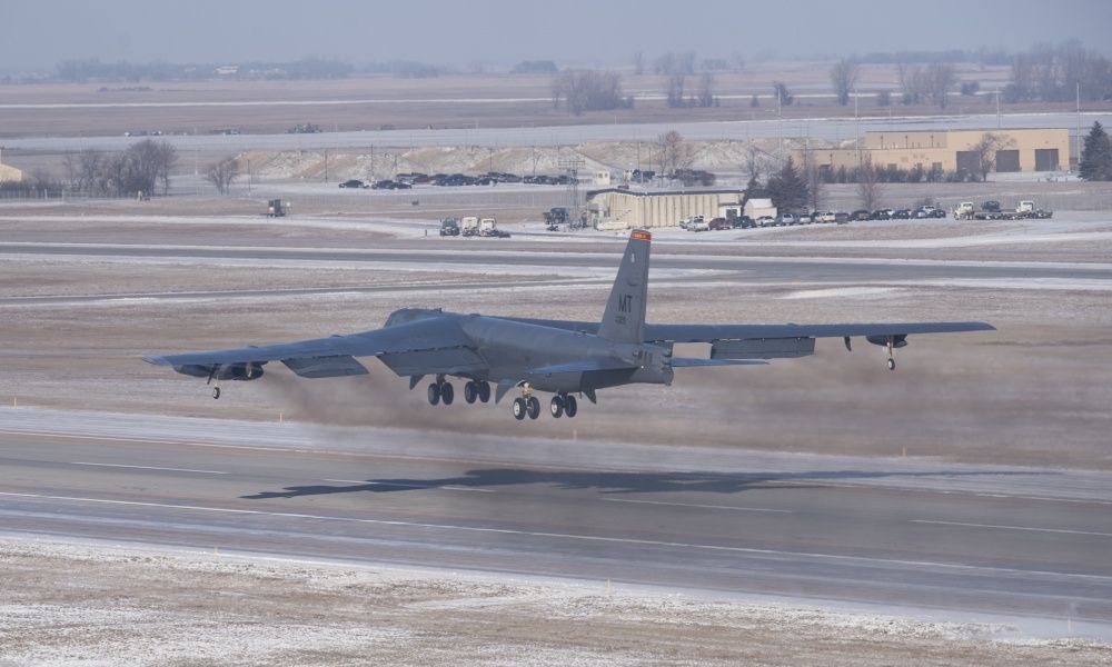 来自同温堡垒层的问候！B-52H轰炸机如今还能造成多大威胁？