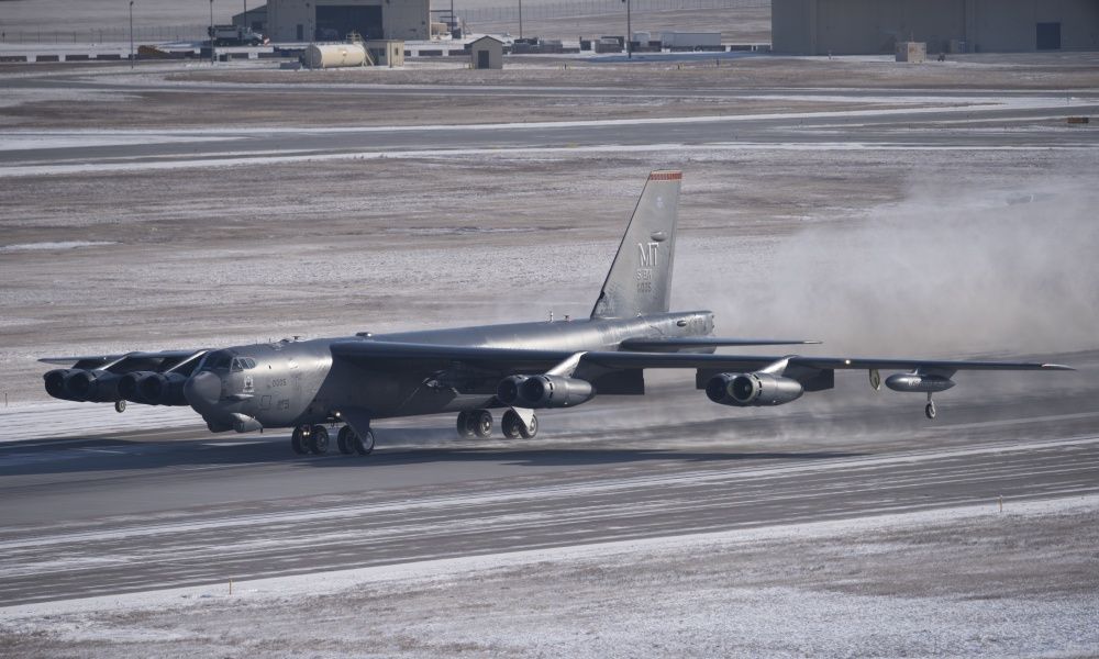 来自同温堡垒层的问候！B-52H轰炸机如今还能造成多大威胁？