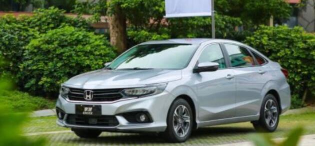 这才是家轿新标杆！比轩逸还大，油耗4.9L，7.98W带安全超感系统