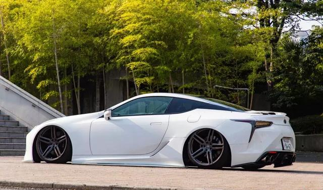 从容不迫的气质——雷克萨斯LC500-新浪汽车