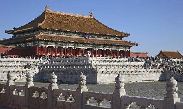 兴致勃勃地乘车前往国立故宫博物院，真的是大开眼界了！