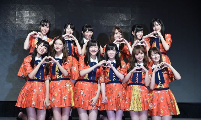 日本国民偶像女团AKB48台北演出，美女们短裙秀活力热舞！