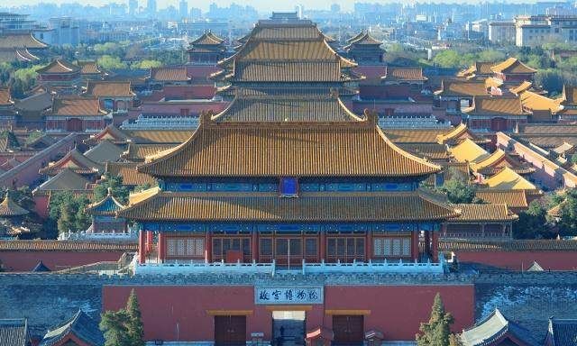 兴致勃勃地乘车前往国立故宫博物院，真的是大开眼界了！