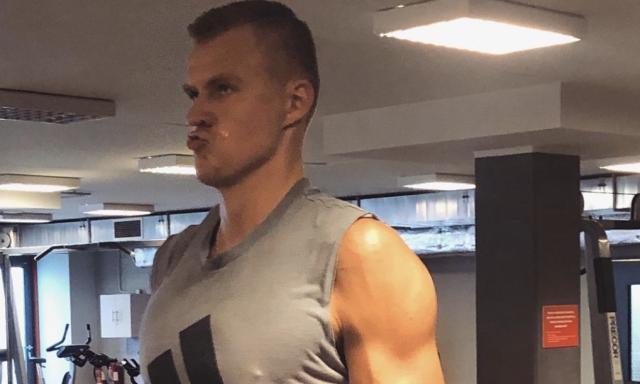 NBA现役最高中锋，原来比周琦还瘦，如今壮如詹姆斯，1.58亿值得|波尔津吉斯|吉斯|波尔_新浪新闻