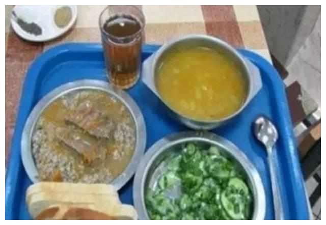 吃货们实拍世界各国部队伙食餐：韩国的吃不饱，印度不想吃想吐！