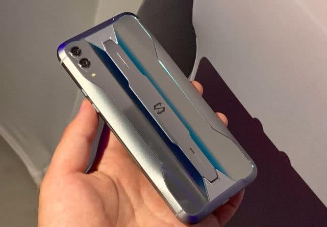 仅售2999：骁龙855Plus+128GB,一加7慌不慌__财经头条