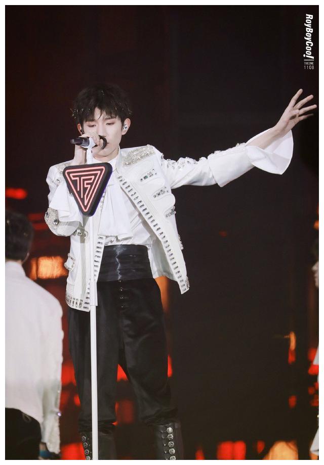 「TFBOYS」「新闻」200115 王源手控福利送到，多才多艺惹人爱|TFBOYS|王源|骨节_新浪新闻