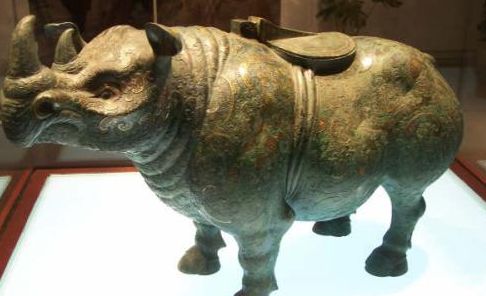 文物：图1红山文化女神像，图2奥帕特拉的王冠|红山|女神像|文物_新浪新闻