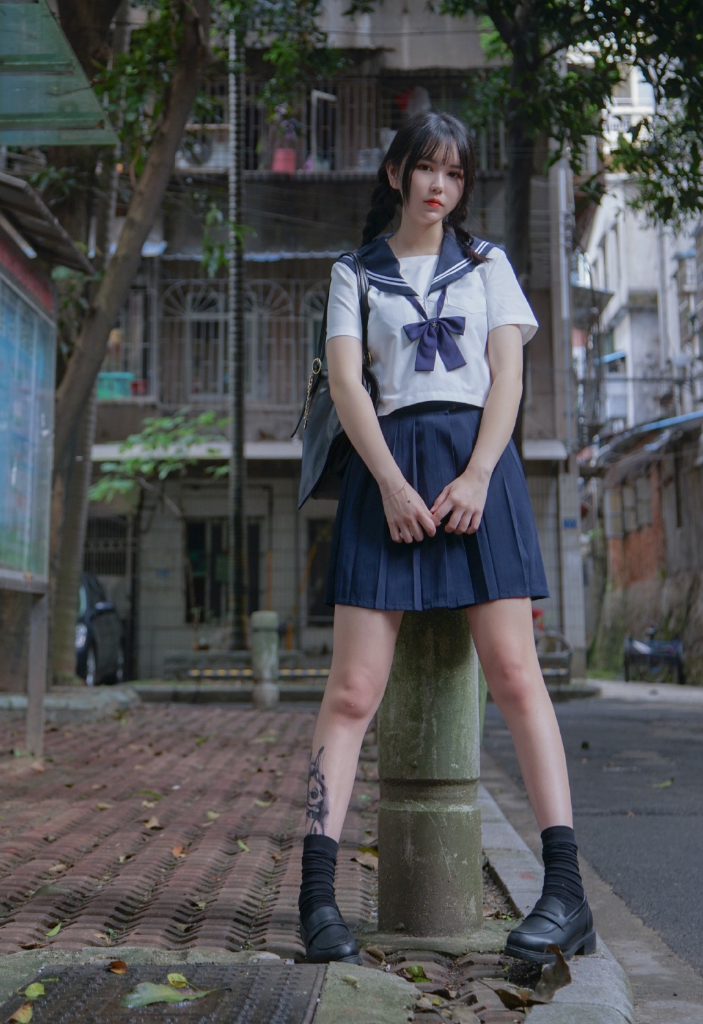 JK制服少女俏皮短裙写真图片