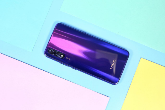 全能ACE的vivo Z5正式发布，4800万三摄+4500大电池，1598元起__财经头条