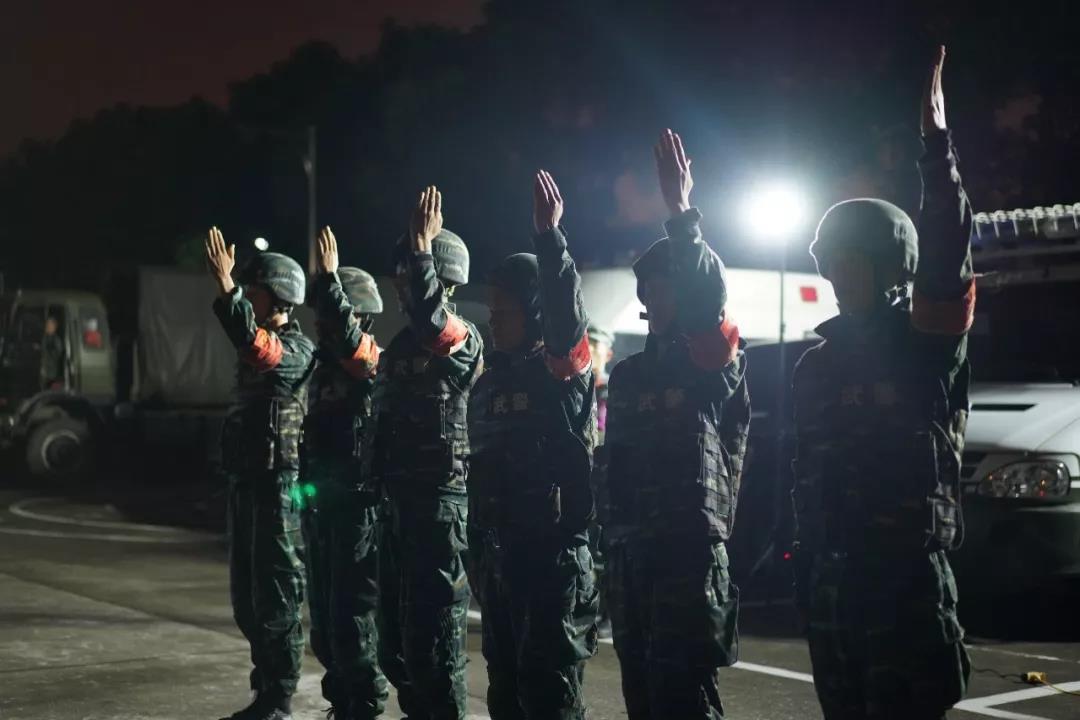 揭秘武警特战尖兵的“魔鬼周”：这里是地狱，也是天堂！|天堂|地狱|魔鬼_新浪新闻
