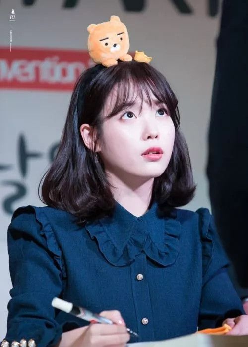 《我的大叔》IU形象大转变，黑衣墨镜好严肃！还是私下的IU养眼