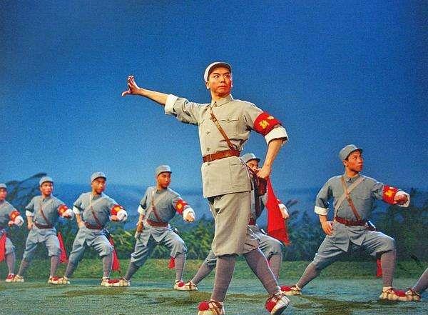 从艺术的角度来说，样板戏有什么价值？一次伟大的文艺创作！|革命样板戏|样板戏|京剧_新浪新闻