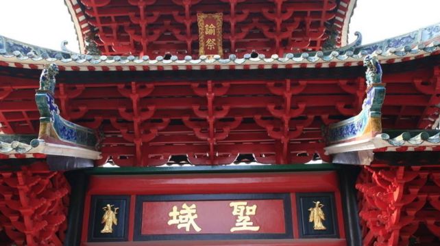 佛山祖庙里面，有多个庙宇供人们了解佛山的历史，供人们祈福祈祷