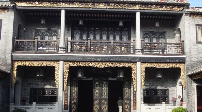 佛山祖庙里面，有多个庙宇供人们了解佛山的历史，供人们祈福祈祷